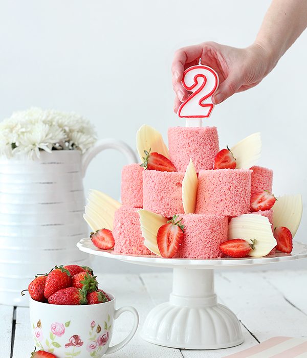 מגדל רולדת תותים וקרם גבינה ⋆ פיית העוגיות