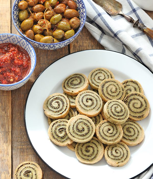 עוגיות ספירלה מלוחות עם זעתר, פטה ושמן זית ⋆ פיית העוגיות